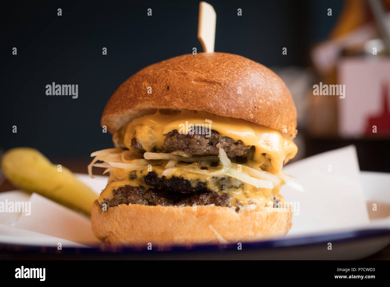 Burger restaurant plate hi-res stock photography and images - Alamy
