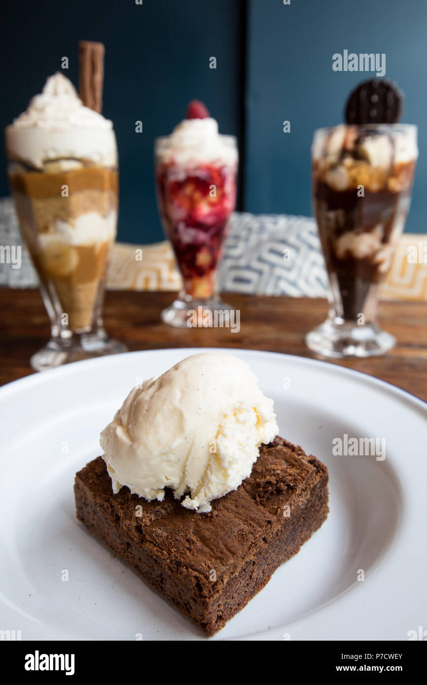 Ice cream served hi-res stock photography and images - Alamy