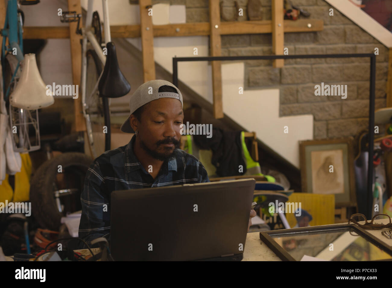 Laptop manufacturing process hi-res stock photography and images - Alamy