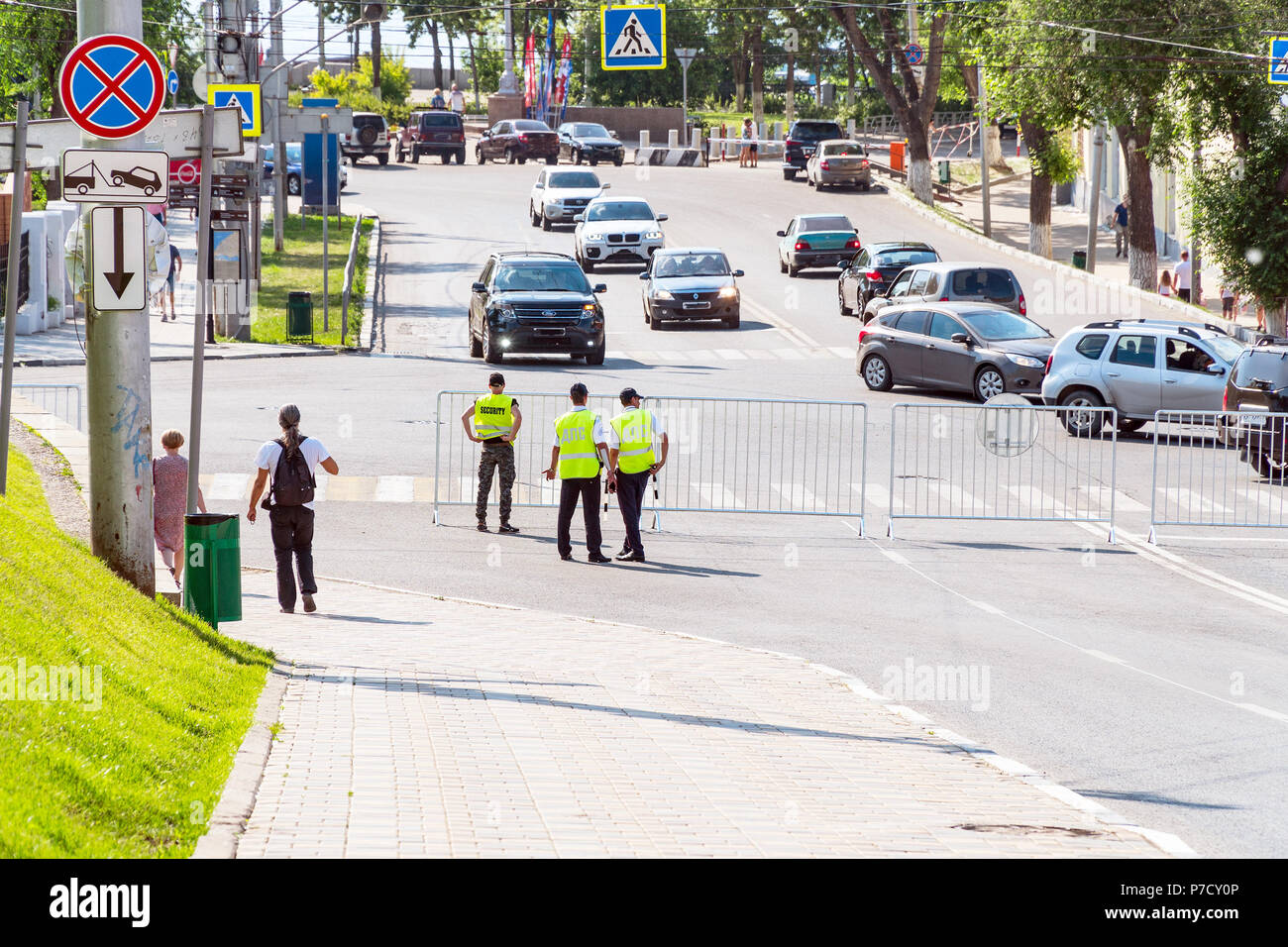Group of police standing at crossroads Stock Photo - Alamy
