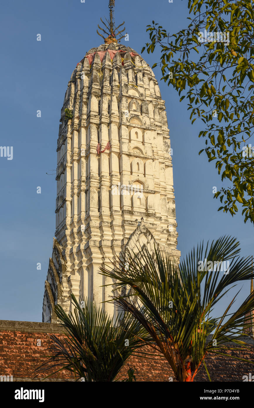 Wat Phanan Choeng temple in Ayutthaya on Thailand Stock Photo - Alamy