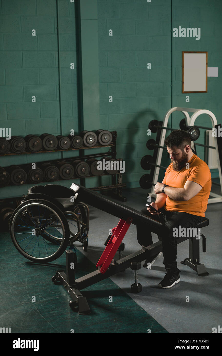 Dumbbell bench press hi-res stock photography and images - Alamy