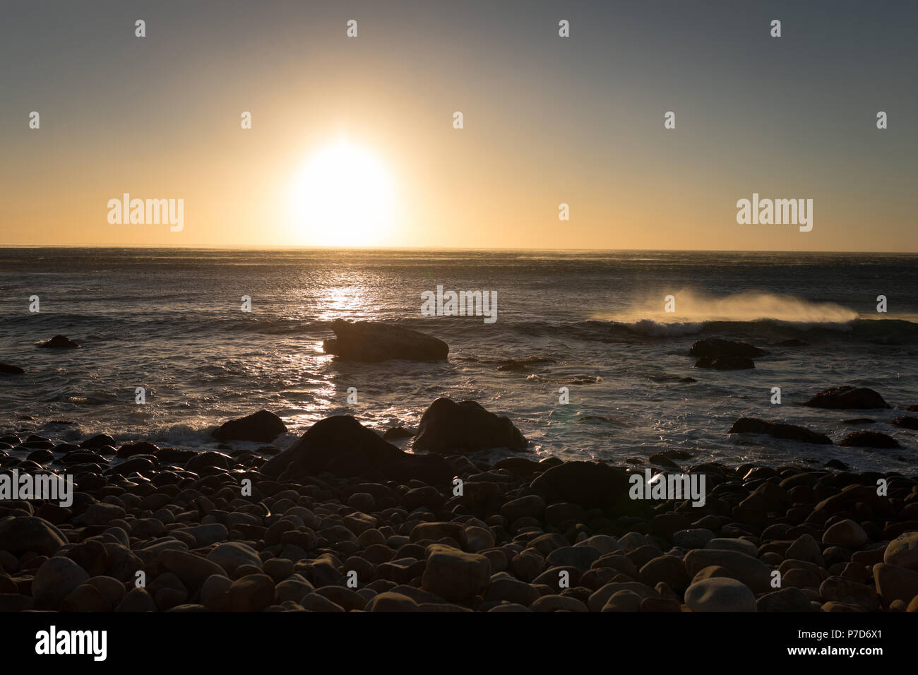 Setting by the sea hi-res stock photography and images - Alamy