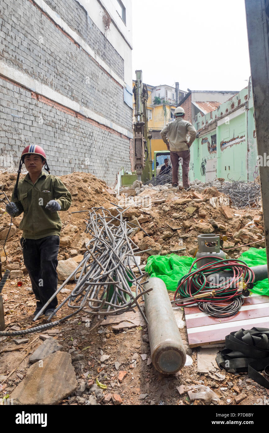 Demolition workers hi-res stock photography and images - Alamy