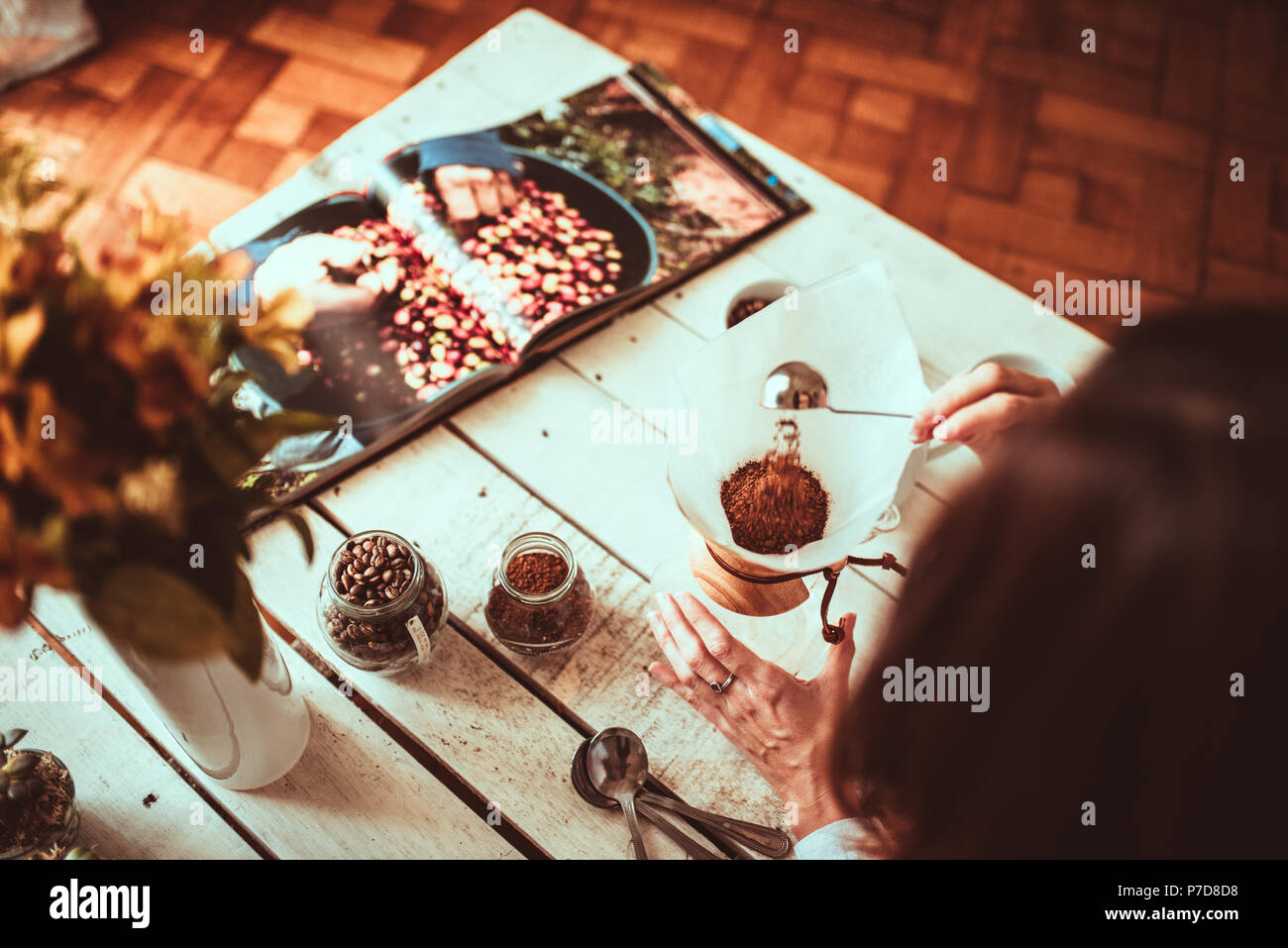 Cupping coffee table hi-res stock photography and images - Alamy