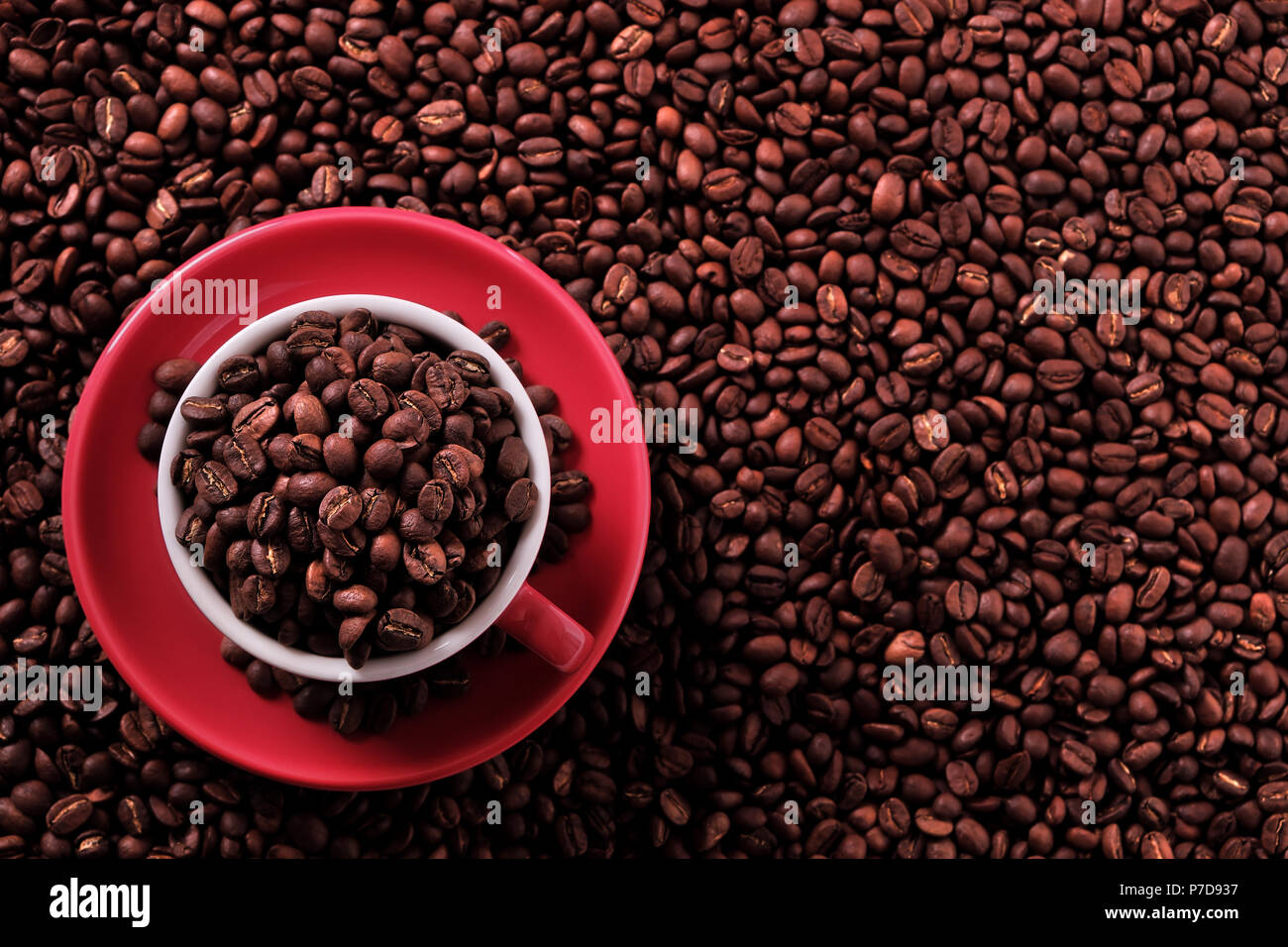 Red cup coffee beans hi-res stock photography and images - Alamy