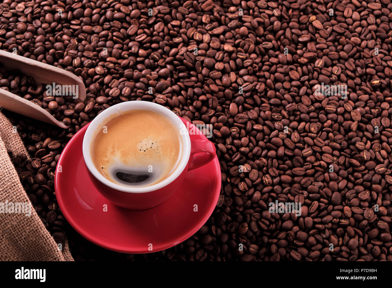 Red cup coffee beans hi-res stock photography and images - Alamy
