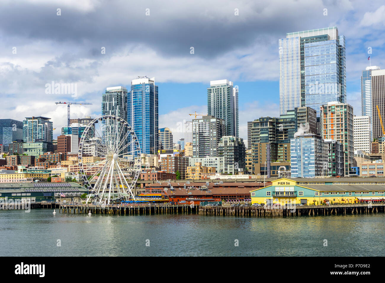 Seattle skyline waterfront hi-res stock photography and images - Alamy