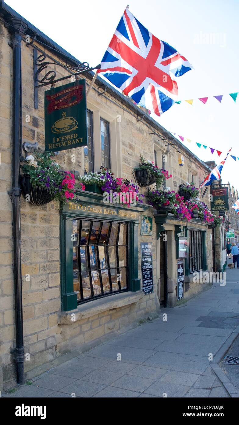 The old original bakewell pudding shop hi-res stock photography and ...