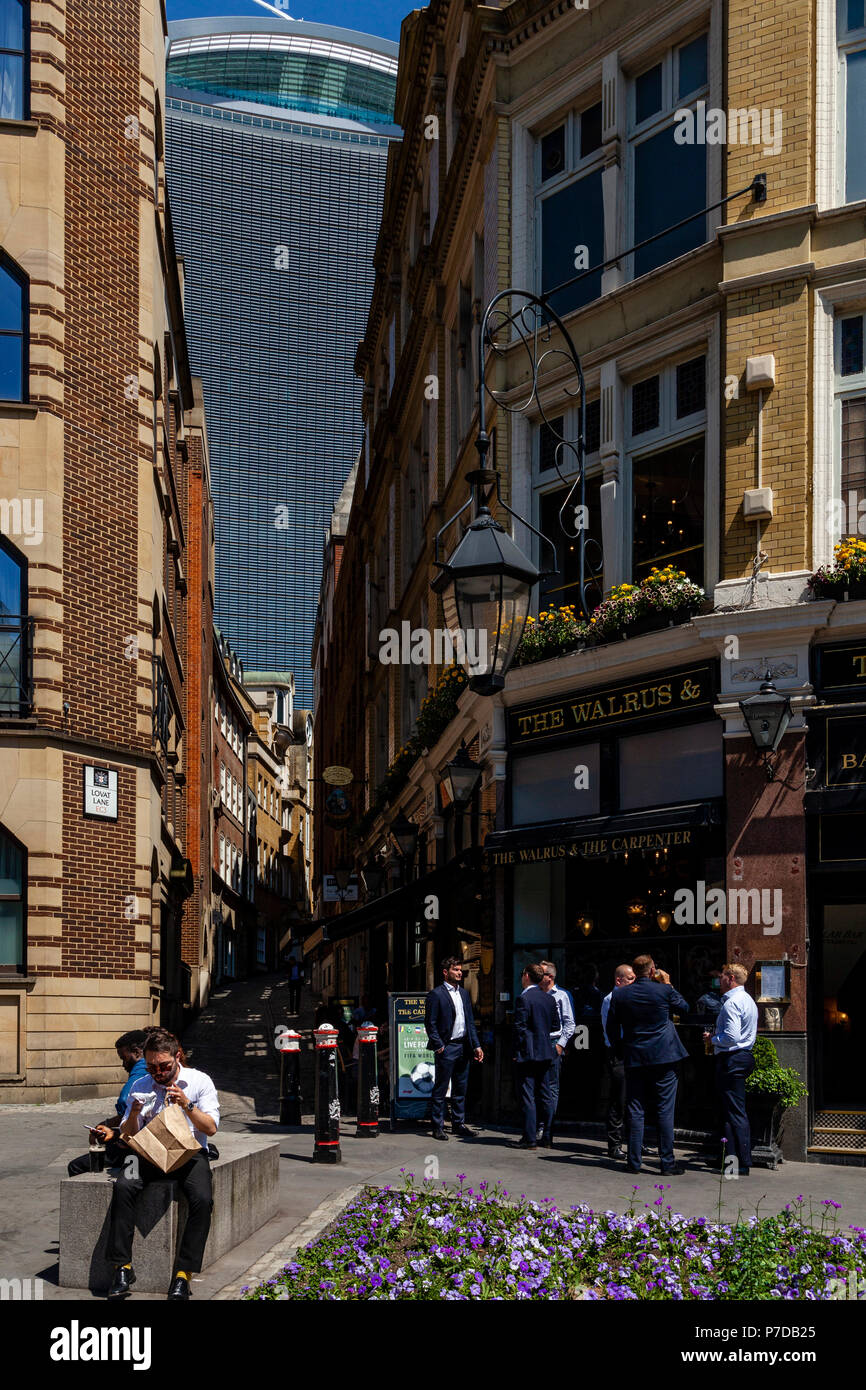 City of London Workers Outside The Walrus and The Carpenter Public ...