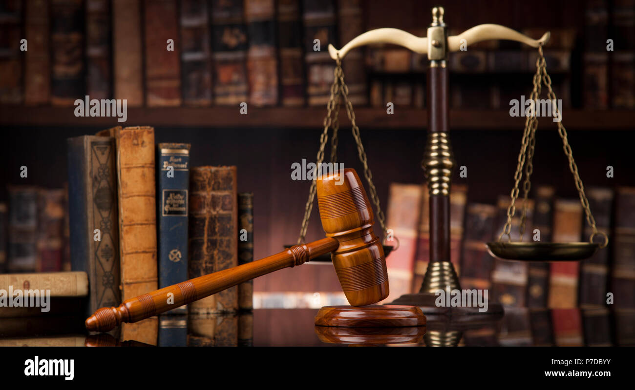 law theme, mallet of the judge, justice scale, books, wooden desk Stock Photo - Alamy