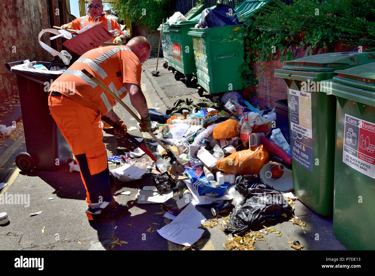 City council cleaning hi-res stock photography and images - Alamy
