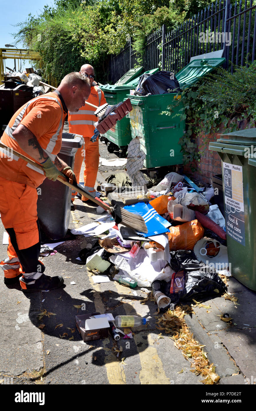 Rubbish truck england hi-res stock photography and images - Alamy