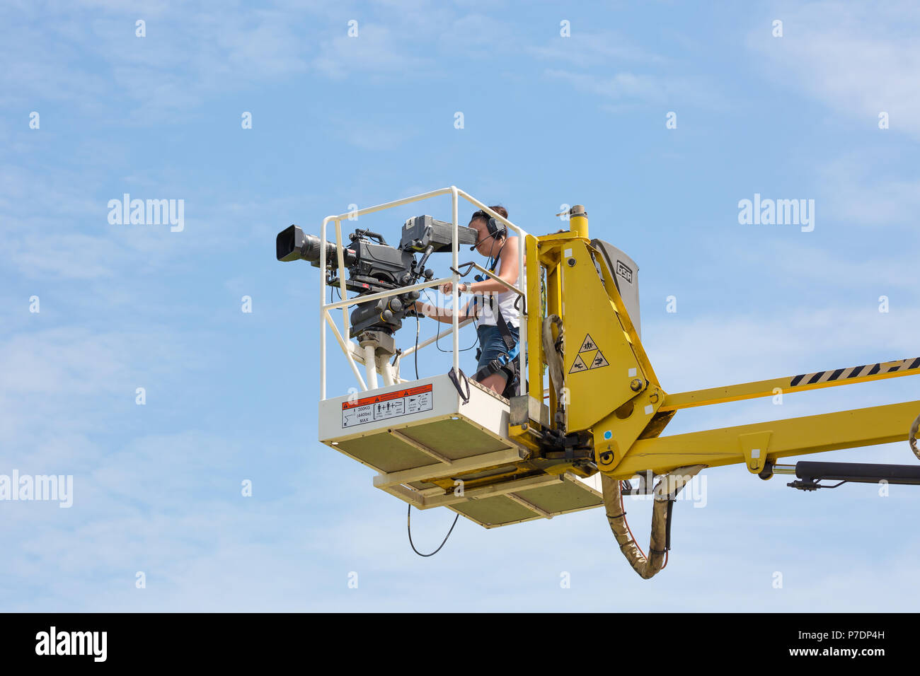 Cameraman on platform filming hi-res stock photography and images - Alamy