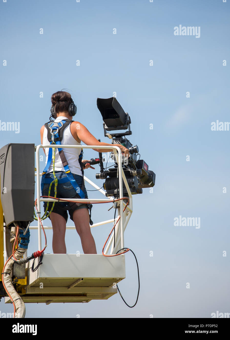 Elevated platform aerial platform hi-res stock photography and images ...