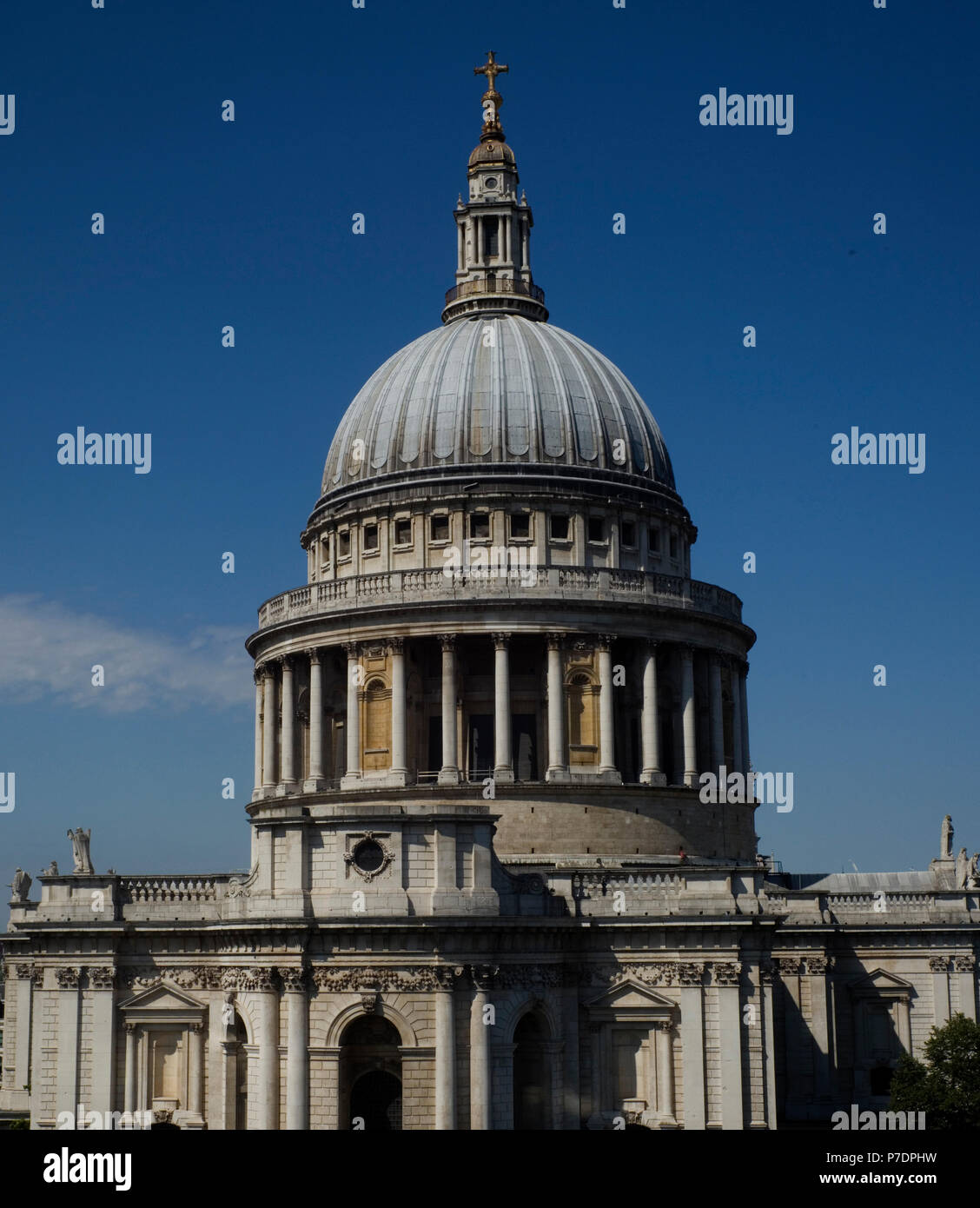 St paul cathedral dome hi-res stock photography and images - Alamy