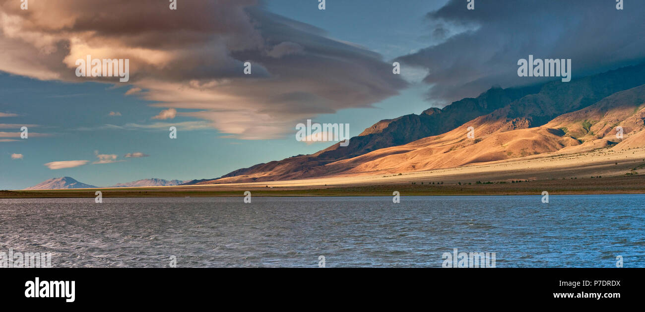 Big cloud in front of Steens Mountain, rising 5,000 feet above Mann ...