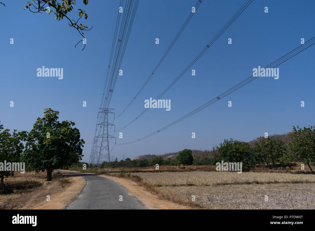 Transmission line on field hi-res stock photography and images - Alamy