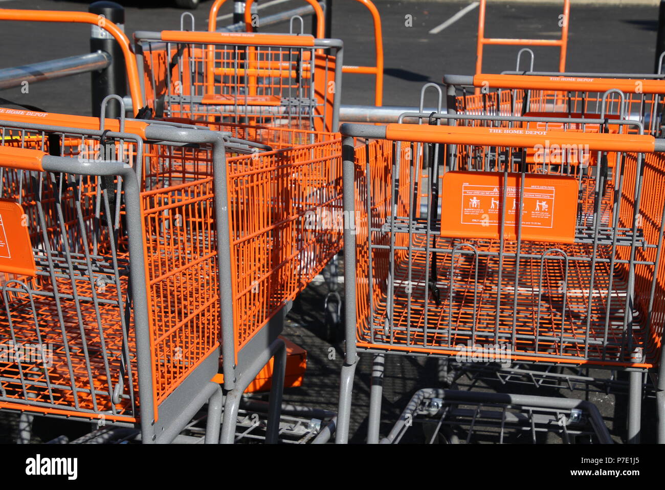 Parking and carts hi-res stock photography and images - Alamy