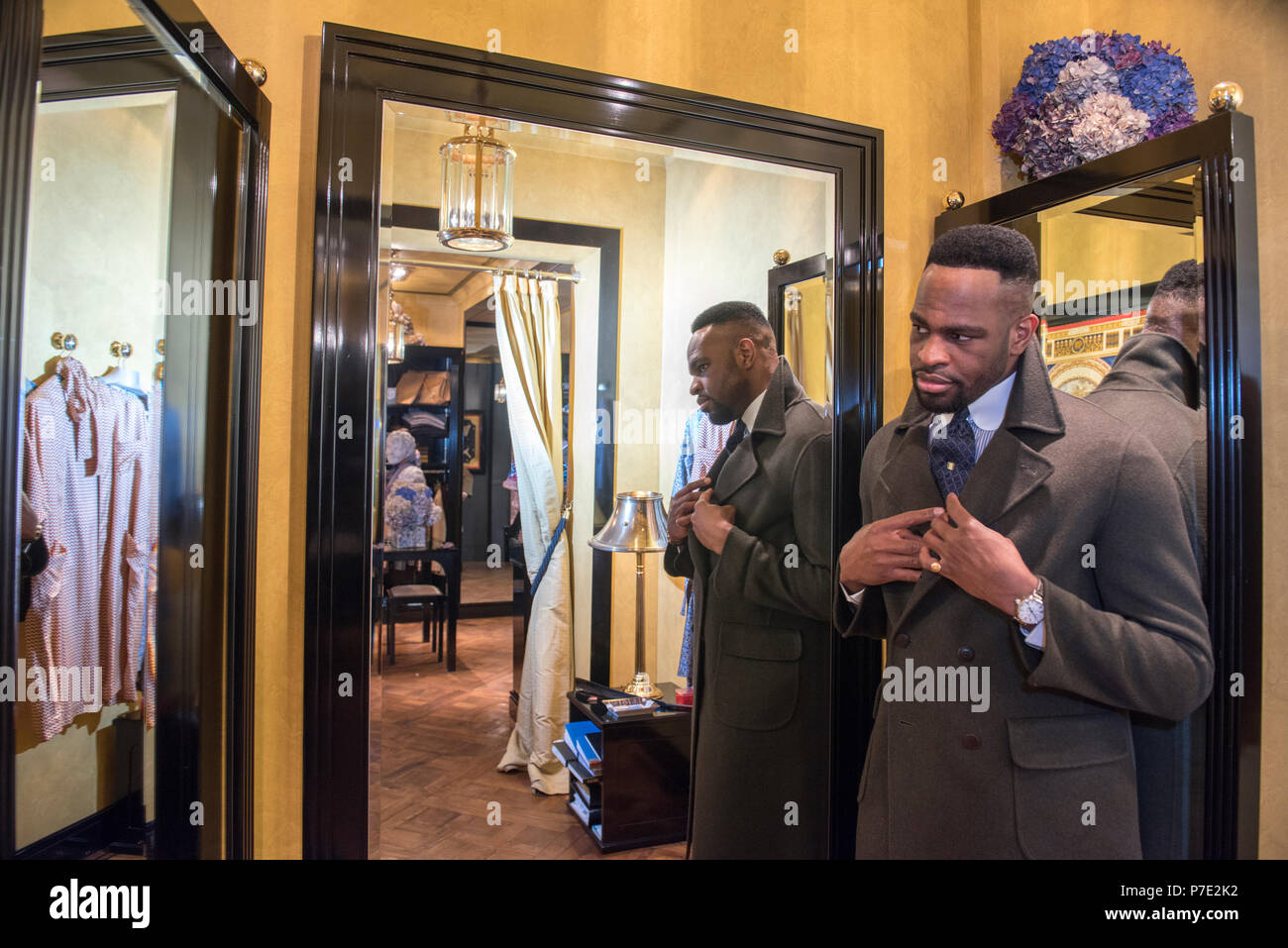 Traditional mirror hi-res stock photography and images - Alamy