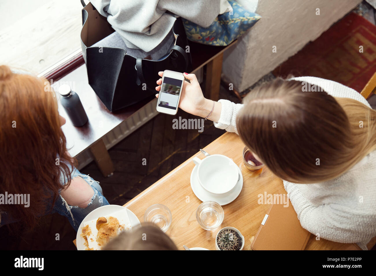 Mobile phone watching video hi-res stock photography and images - Alamy