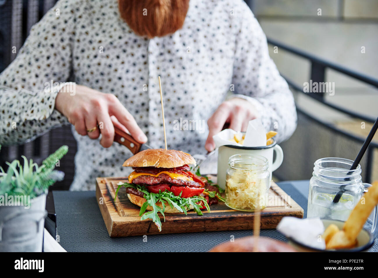 Eating burger hi-res stock photography and images - Alamy
