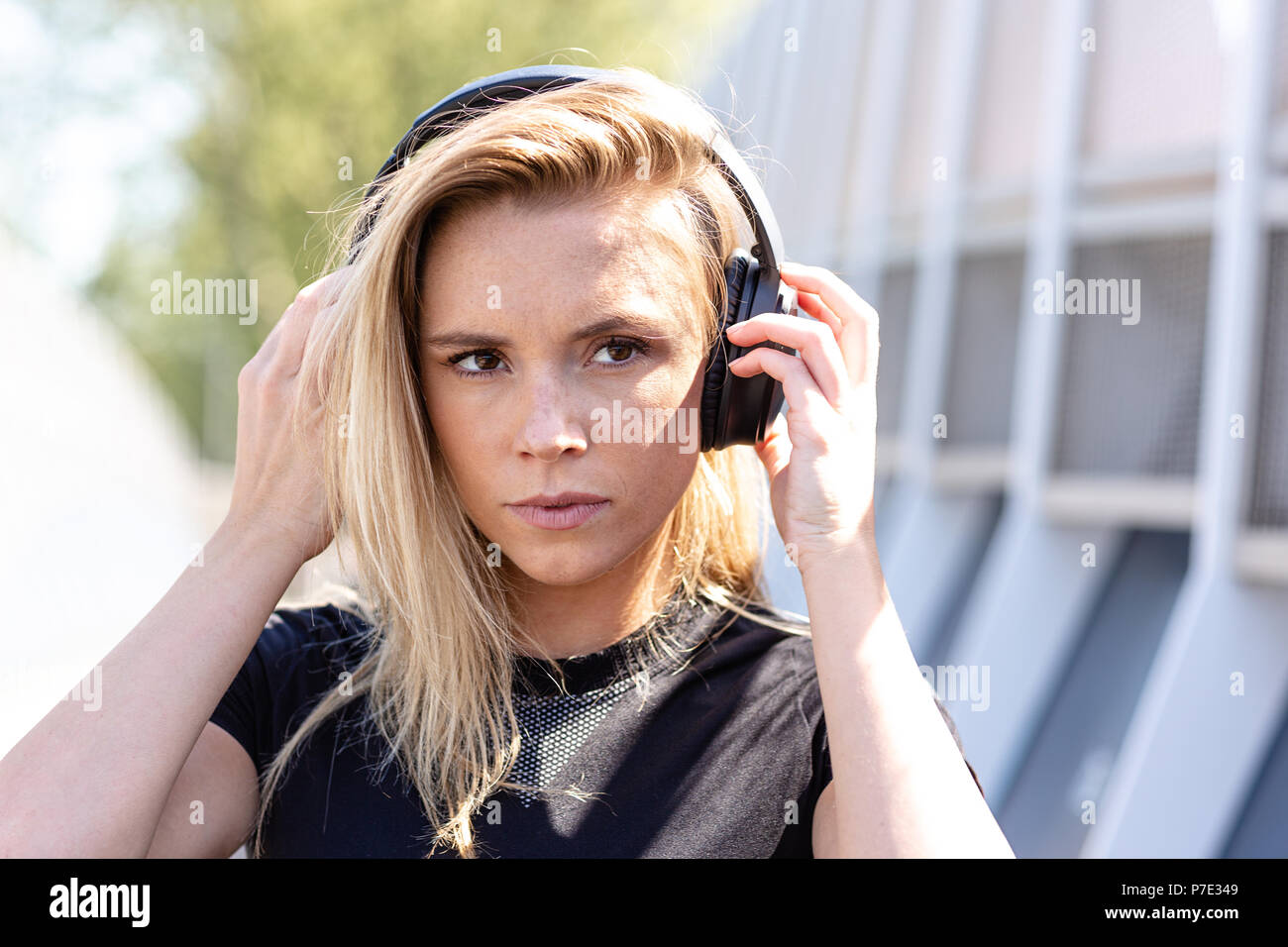 Woman listening on mobile phone hi-res stock photography and images - Alamy