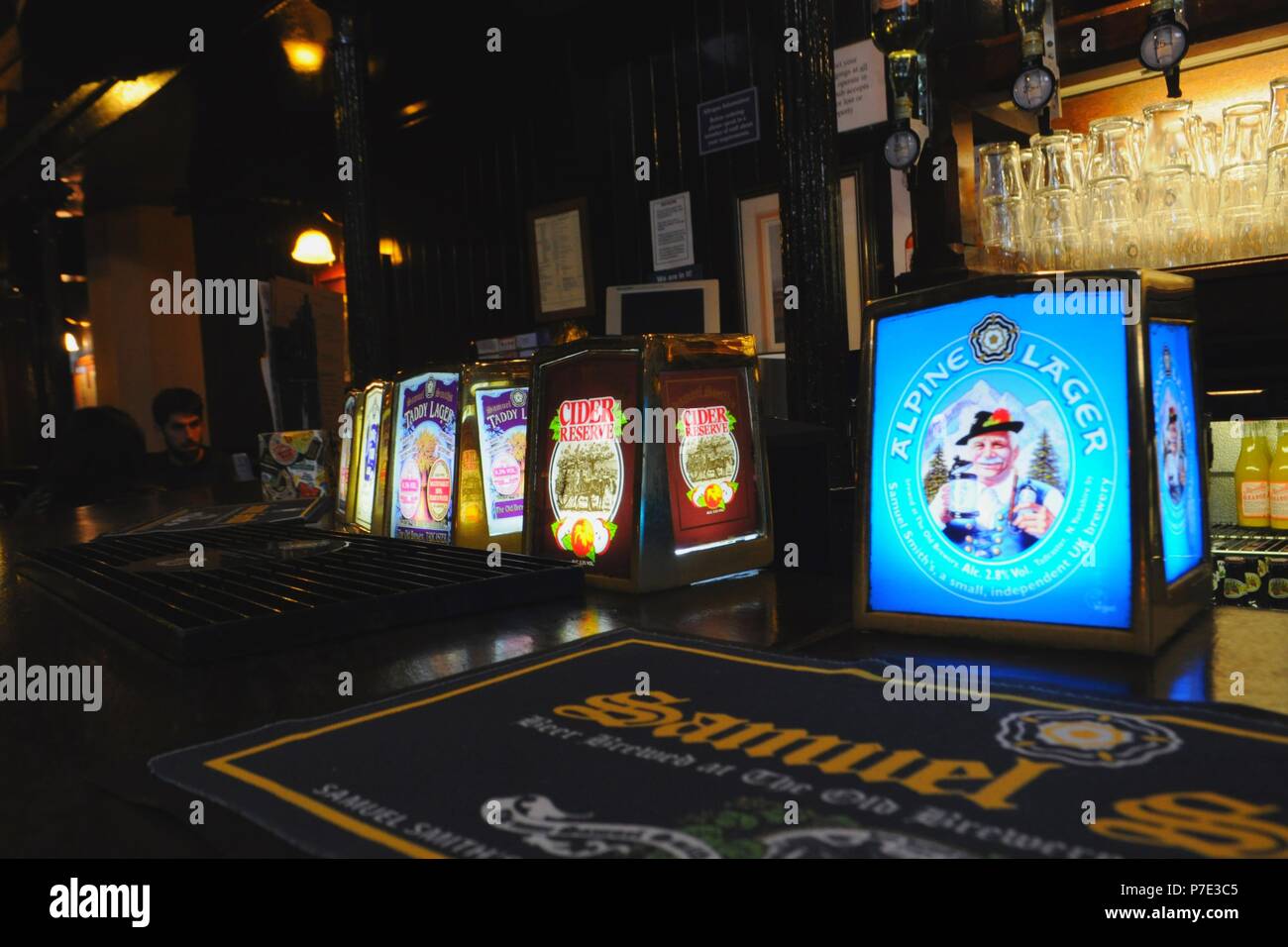 1920s london pub hi-res stock photography and images - Alamy