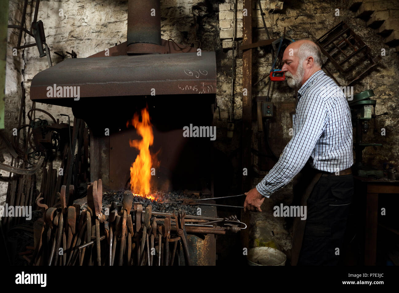 Blacksmiths fire hi-res stock photography and images - Alamy