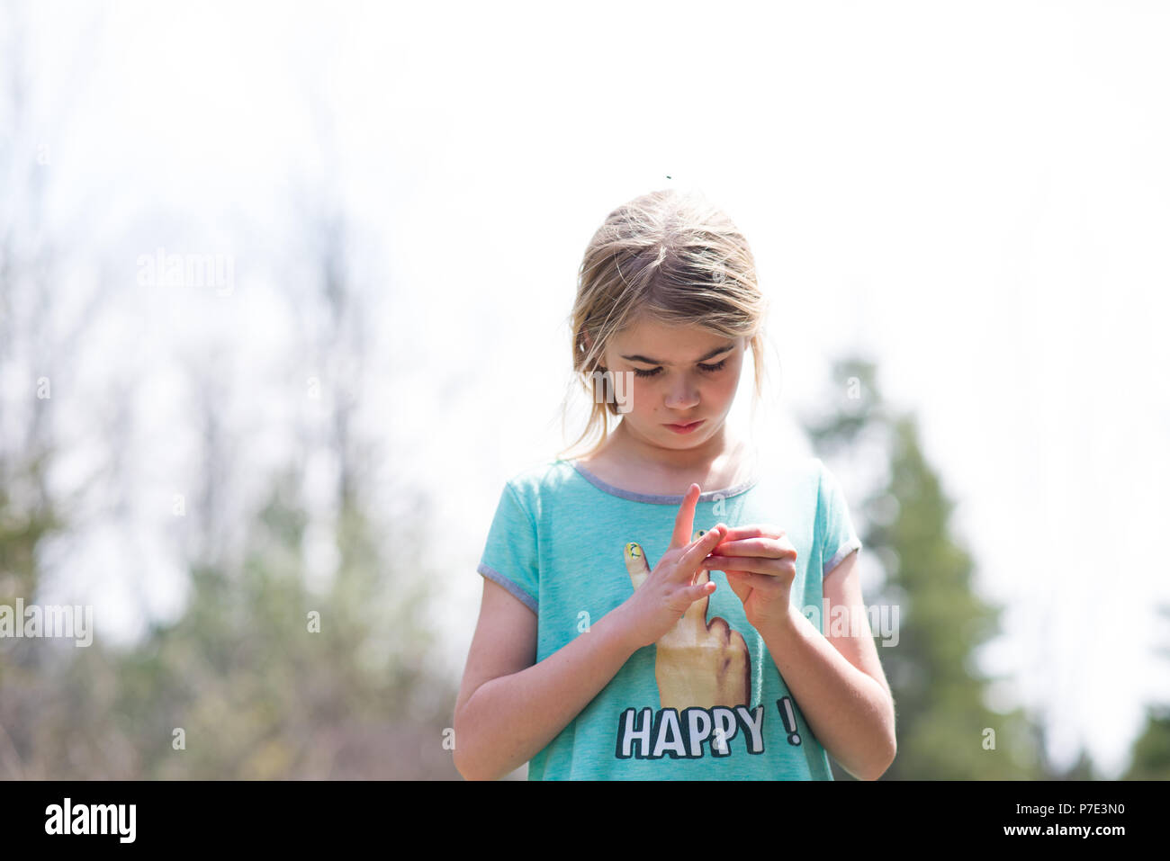 Girl looking down hi-res stock photography and images - Alamy