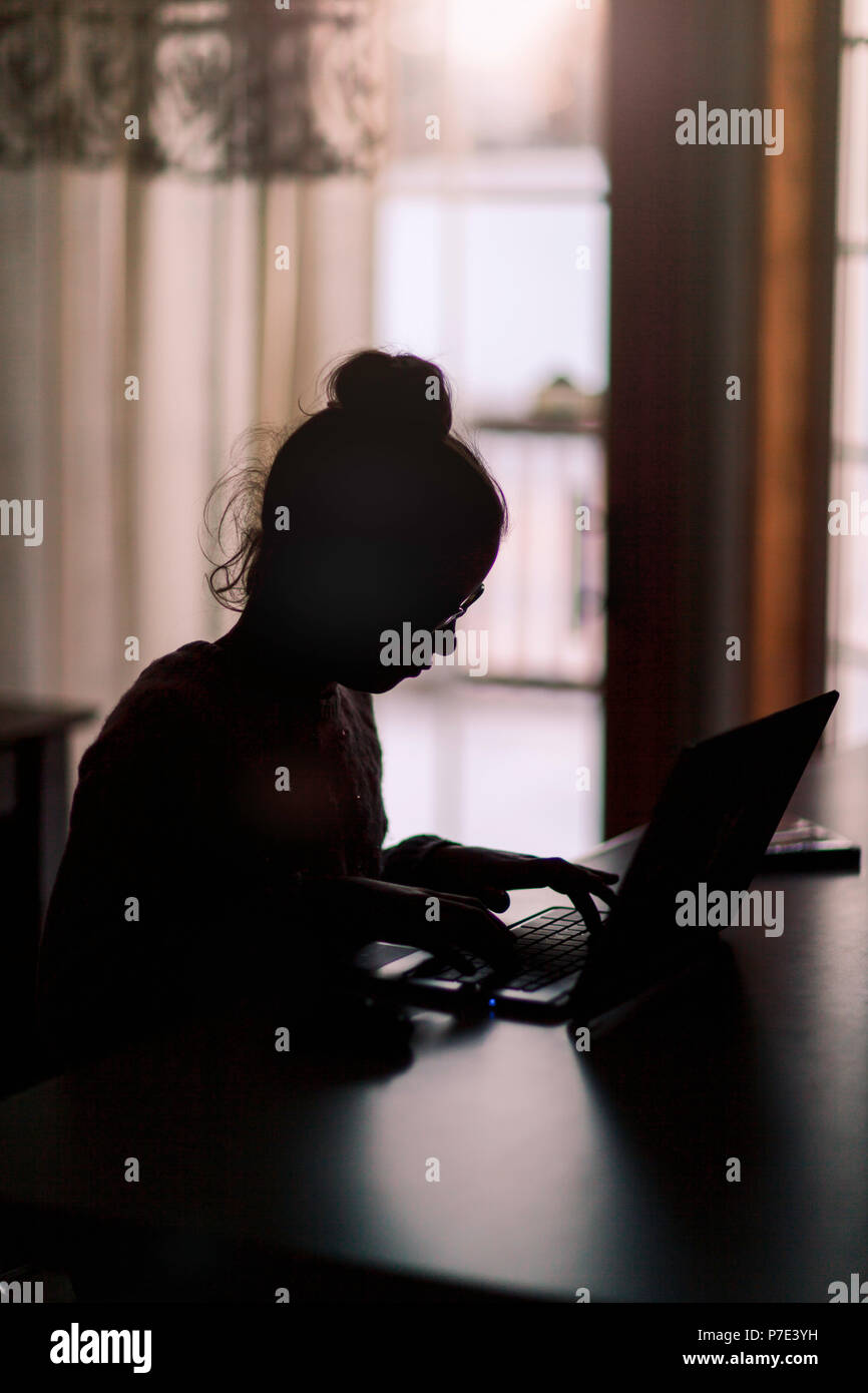 Girl laptop home hi-res stock photography and images - Alamy