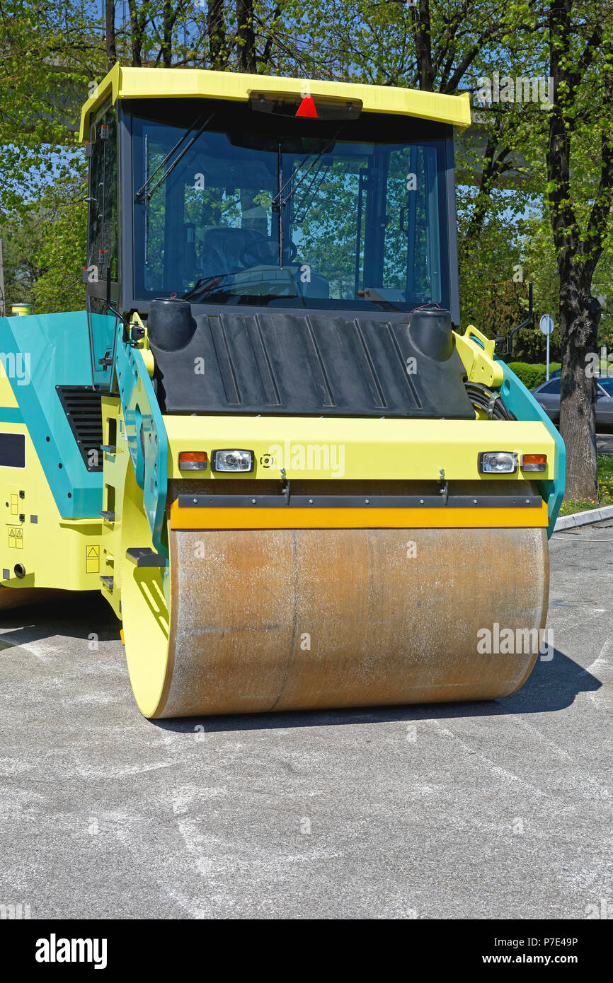 Big Road Roller Heavy Construction Machinery Stock Photo - Alamy