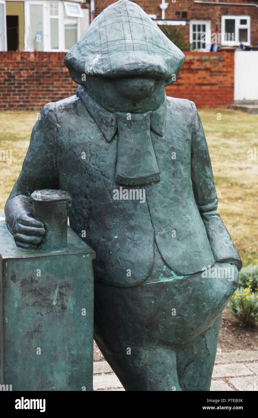 Reg Smythe Andy Capp Statue Hartlepool Headland England Stock Photo - Alamy