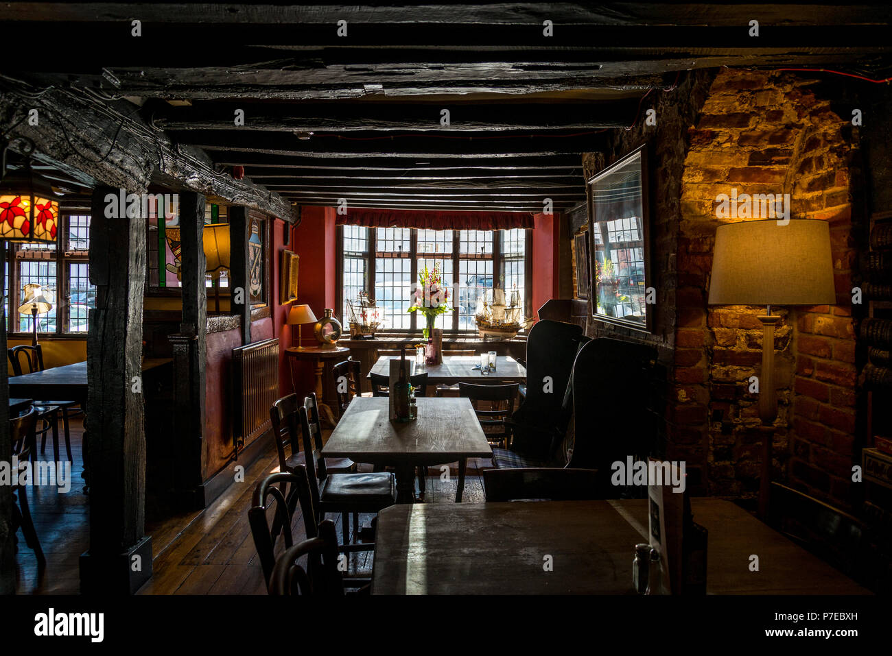 Nelson Arms, traditional pub, Castle street, Farnham, Surrey. England ...