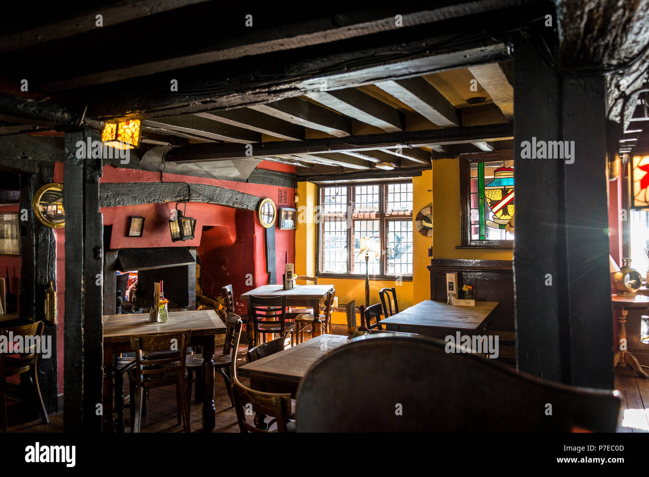 Nelson Arms, traditional pub, Castle street, Farnham, Surrey. England ...