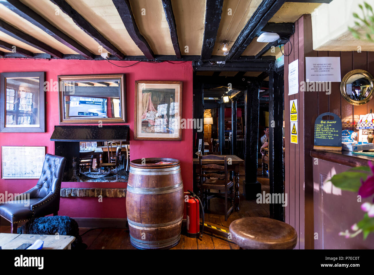 Nelson Arms, traditional pub, Castle street, Farnham, Surrey. England ...