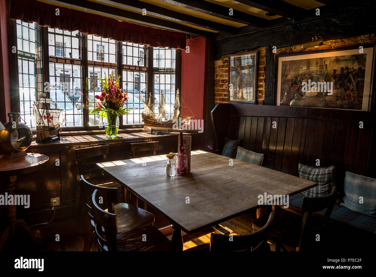 Nelson Arms, traditional pub, Castle street, Farnham, Surrey. England ...