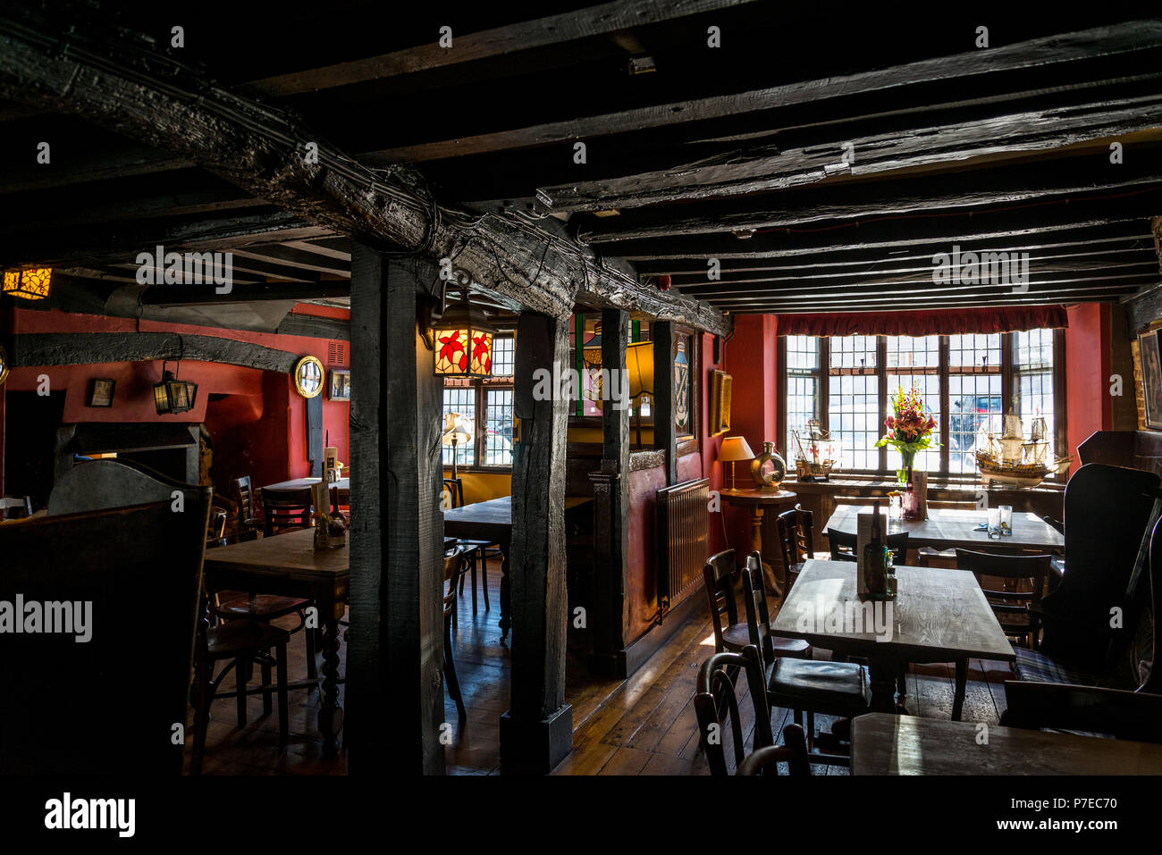 Nelson Arms, traditional pub, Castle street, Farnham, Surrey. England ...