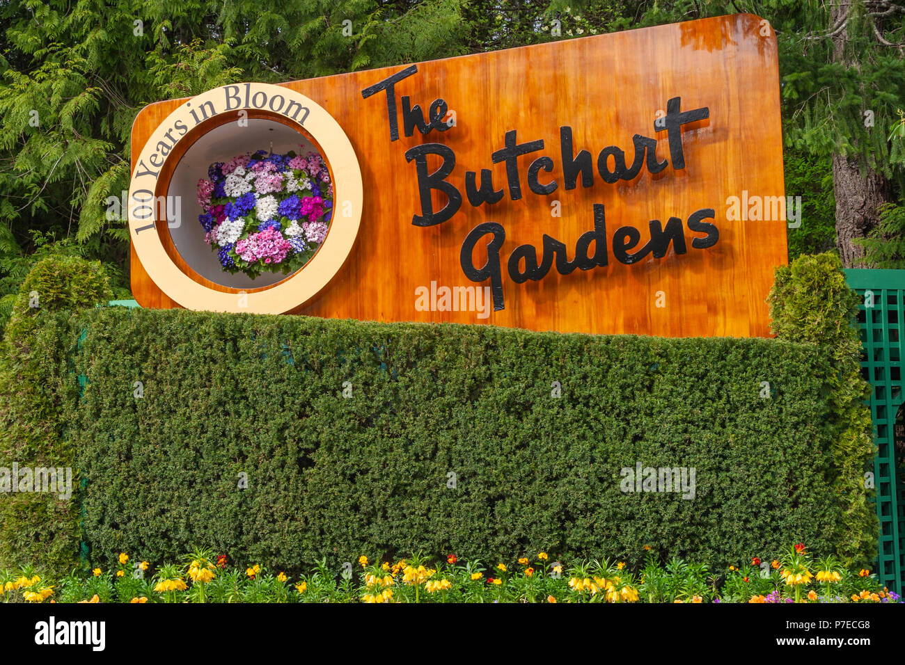 Welcome Sign at entrance to Butchart Gardens in Victoria, British ...
