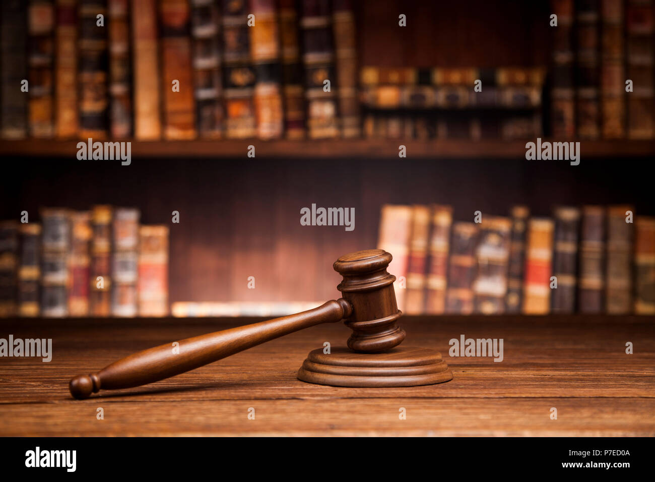 law theme, mallet of the judge, justice scale, books, wooden desk Stock Photo - Alamy