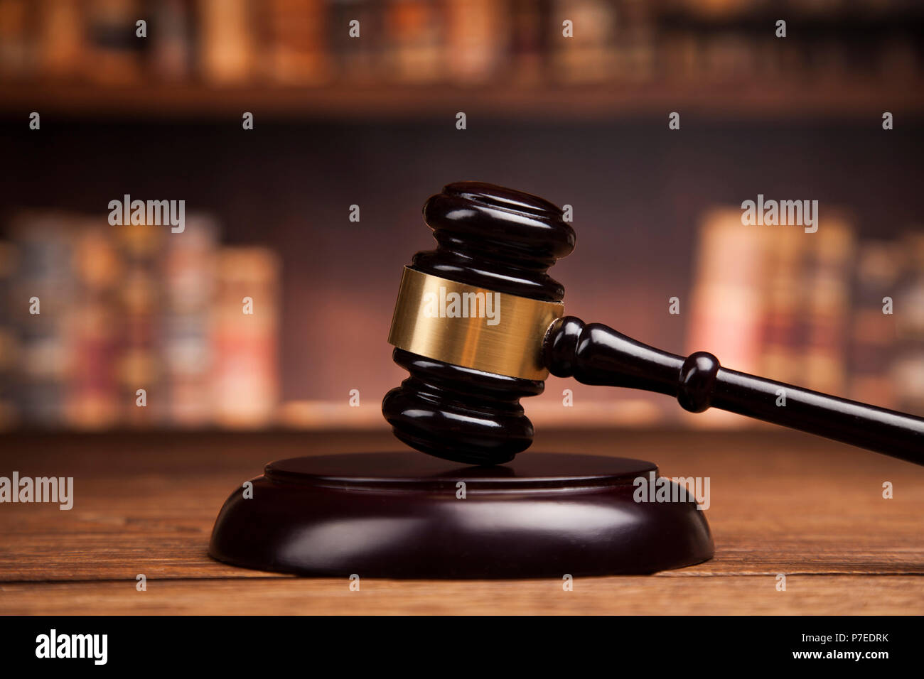law theme, mallet of the judge, justice scale, books, wooden desk Stock Photo - Alamy