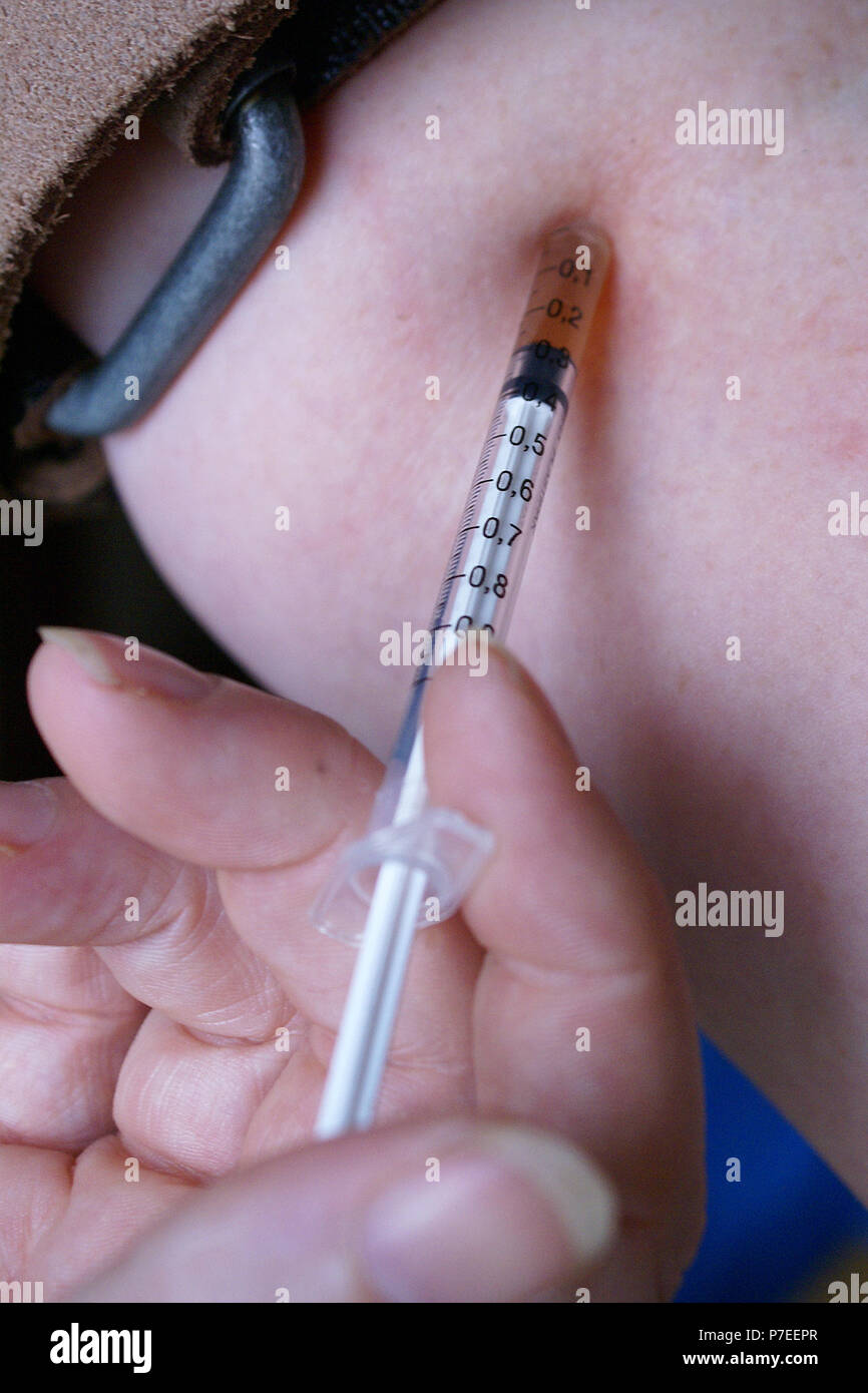 Naloxone injection hi-res stock photography and images - Alamy