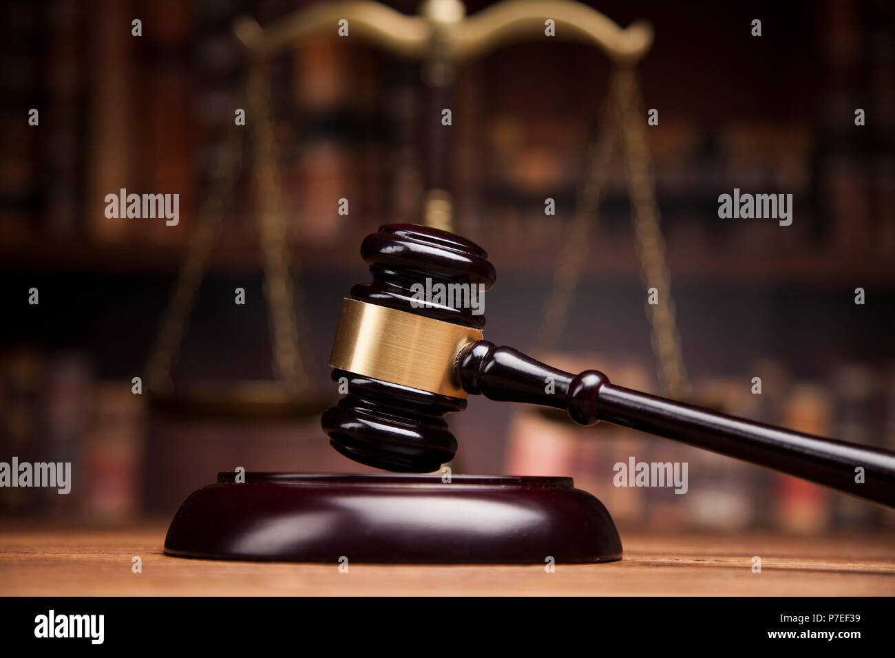 law theme, mallet of the judge, justice scale, books, wooden desk Stock Photo - Alamy
