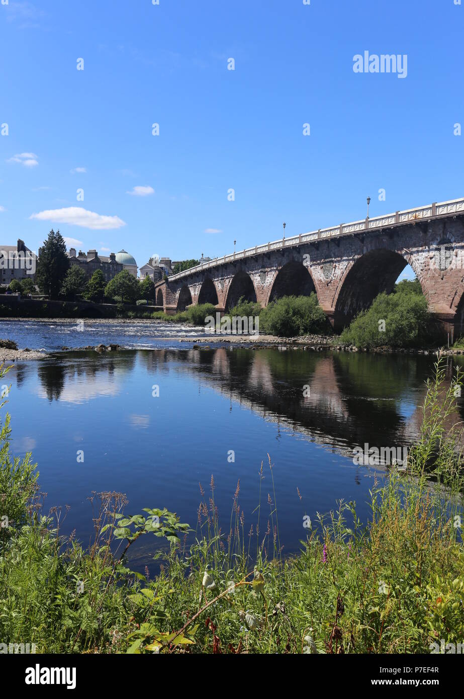River tay scotland bridge trees hi-res stock photography and images - Alamy