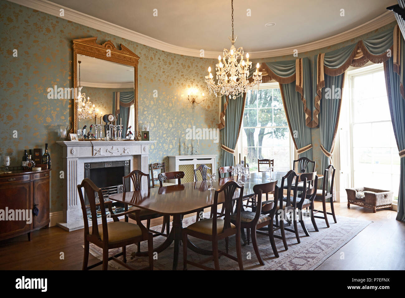 Dining room manor house in hi-res stock photography and images - Alamy