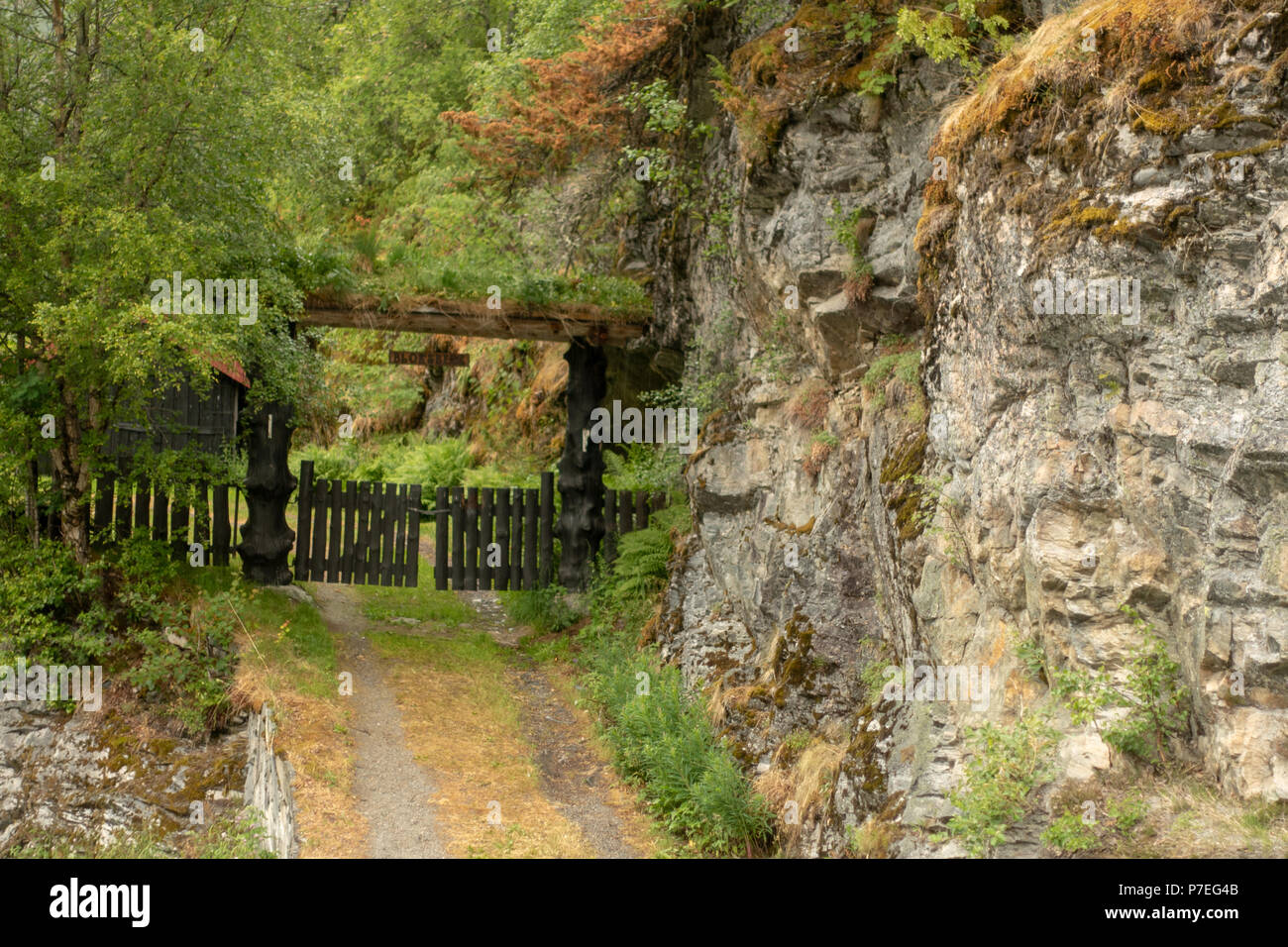 Black gate hi-res stock photography and images - Alamy