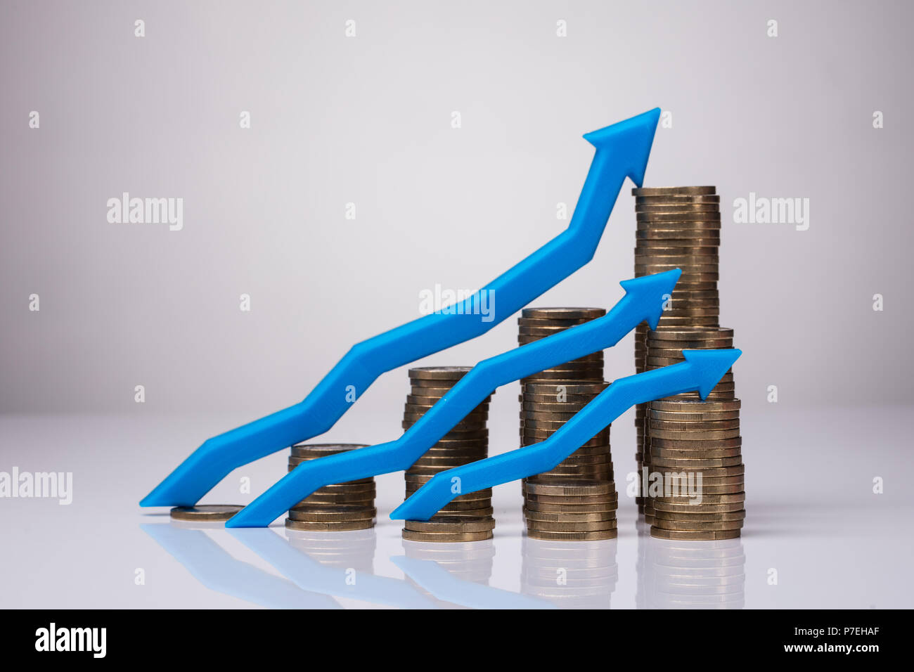 Increasing coins arrow hi-res stock photography and images - Alamy Increasing coins arrow hi-res stock photography and images - Alamy