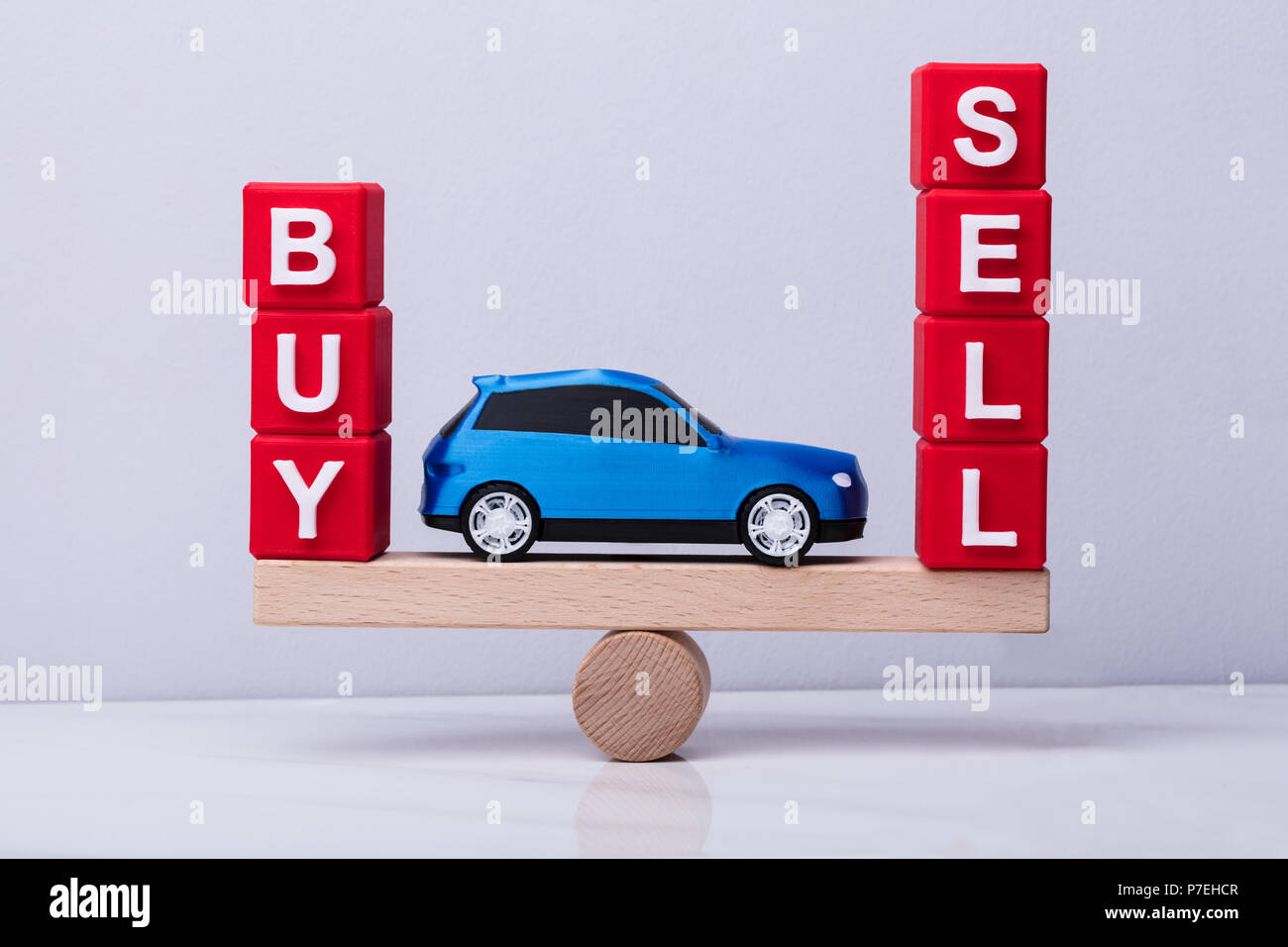 Car on blocks hi-res stock photography and images - Alamy