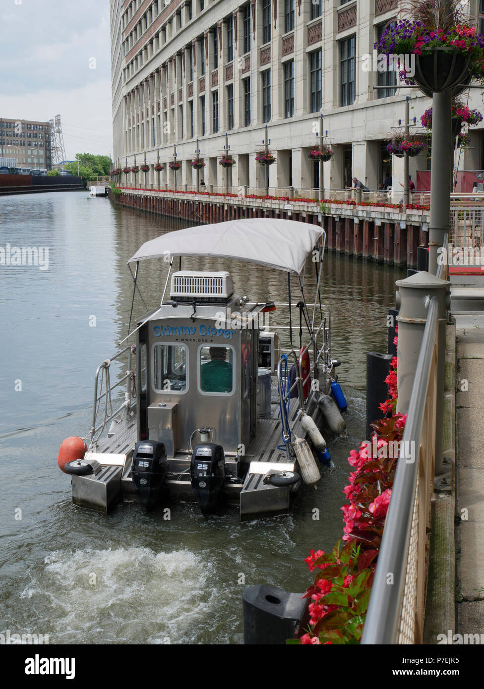 Trash skimmer boat hi-res stock photography and images - Alamy