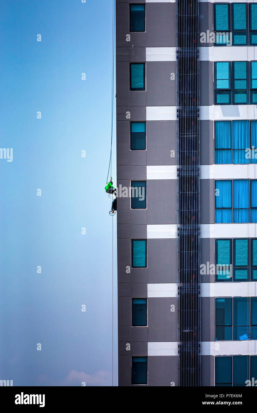 Construction workers working on high rise buildings in Bangkok ...